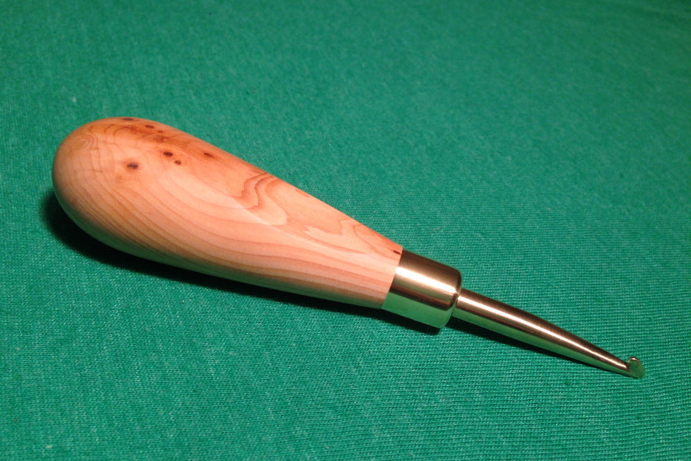 Rug Hooks for Rug Hooking | Honey Bee Hive | rughook.com